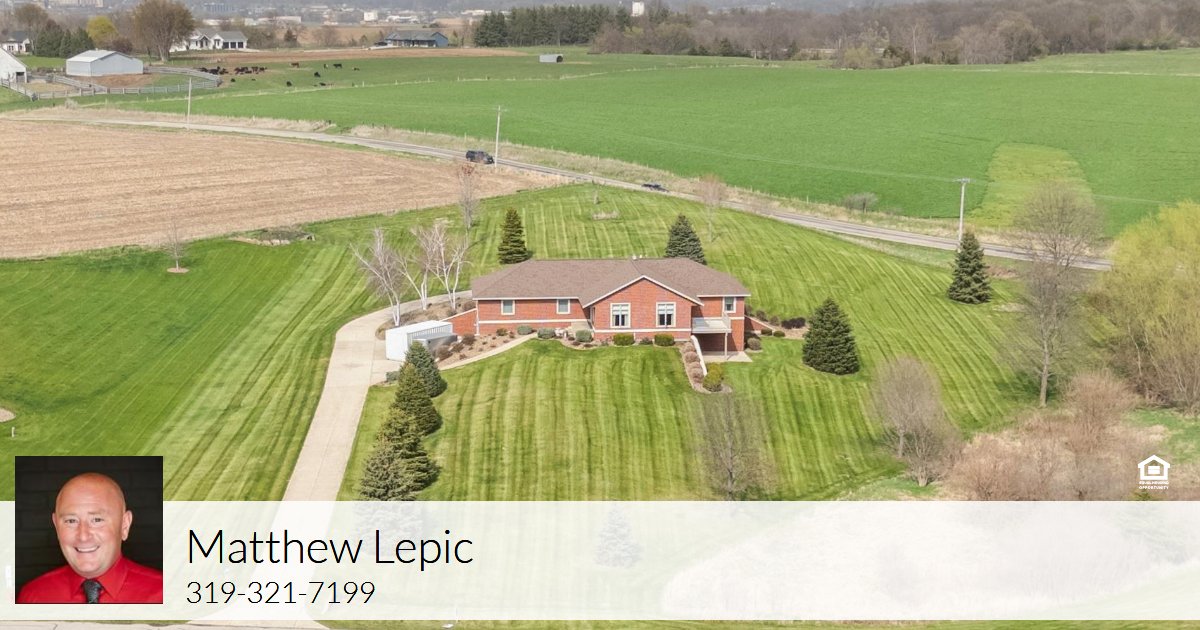 3752 Lacina Dr, Iowa City, IA 52240
